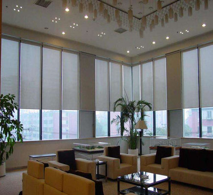 Latest designs vertical sunscreen fabric indoor smart blind for window