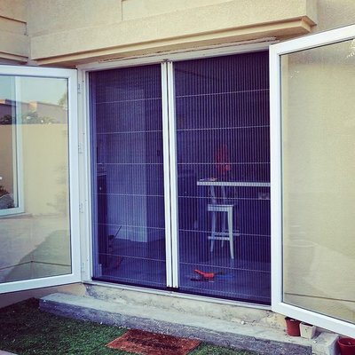 Anti mosquito waterproof Retractable screen door with pleated net