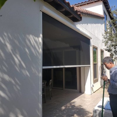 Powder Coated Aluminium Frame Motorized pet mesh screen for Terrace