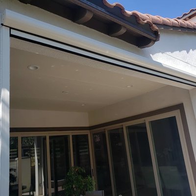 Powder Coated Aluminium Frame Motorized pet mesh screen for Terrace