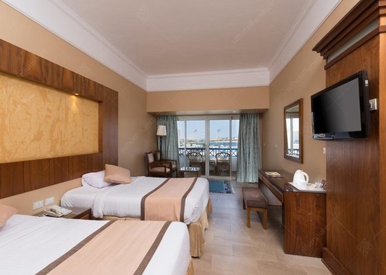 Modern Hotel Resort Bedroom Furniture Sets With Twin Beds / Tables