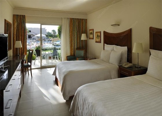 Modern Hotel Resort Bedroom Furniture Sets With Twin Beds / Tables