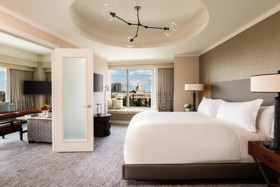 Elegant Commercial 5 Star Hotel Bedroom Furniture / Full Size Bed Sets