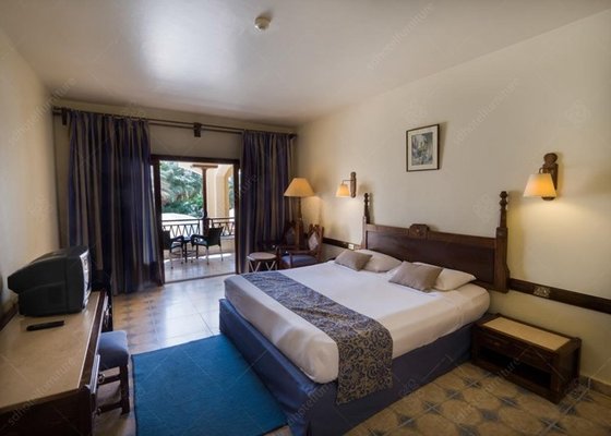 Luxury Hilton Hotel Bedroom Furniture Sets With Oak / Walnut Veneer