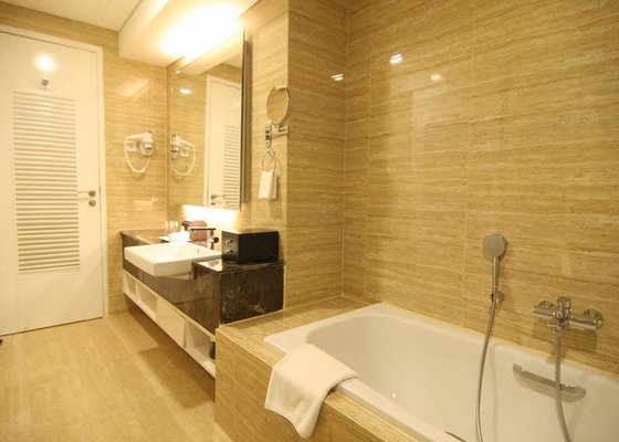 Modern Style Wood Frame Hotel Bedroom Furniture Designs Fabric Double Bed