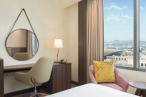 Holiday Inn Inexpensive Economical Hotel Bedroom Furniture Sets Solid Wood Material