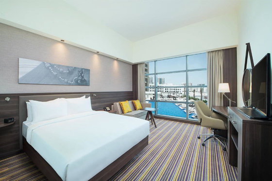 Holiday Inn Inexpensive Economical Hotel Bedroom Furniture Sets Solid Wood Material