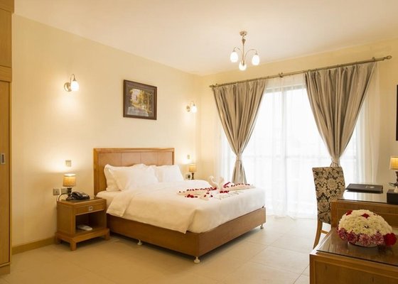 Customized Modern Wooden Hotel Room Furniture For Studio Apartment Sofa Chair