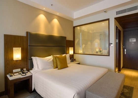 Oak Wood Veneer Hotel Bedroom Furniture With MDF Plywood Hotel Furniture