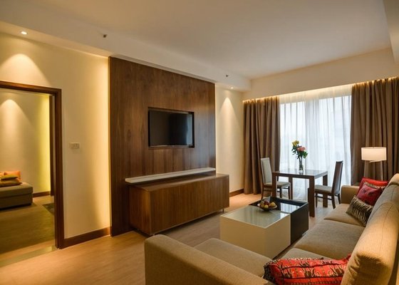 Oak Wood Veneer Hotel Bedroom Furniture With MDF Plywood Hotel Furniture