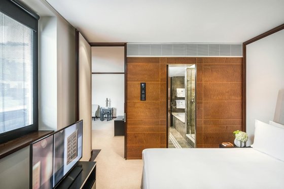 Wood Material White Color Design Hotel Bedroom Furniture Sets With Customized