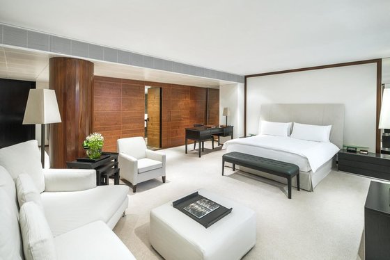 Wood Material White Color Design Hotel Bedroom Furniture Sets With Customized