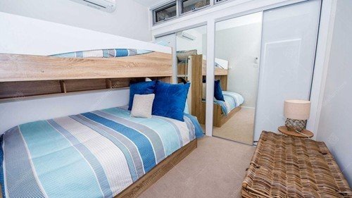 Customized Commercial Hotel Bedroom Furniture With Wood , MDF , Plywood Material