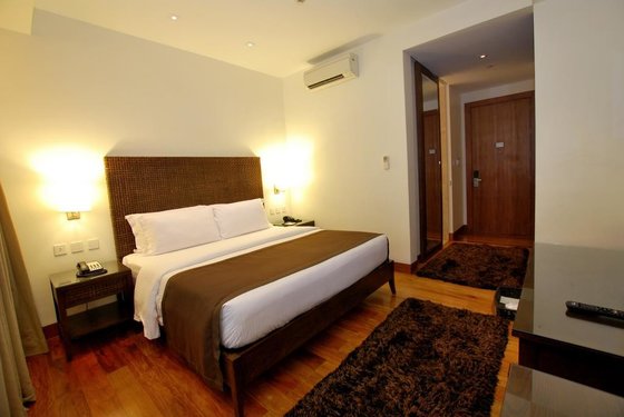 Elegant Three Star Hotel Bedroom Furniture With Desk / Chiar Customized Color