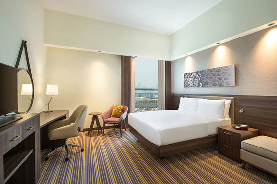 Holiday Inn Inexpensive Economical Hotel Bedroom Furniture Sets Solid Wood Material