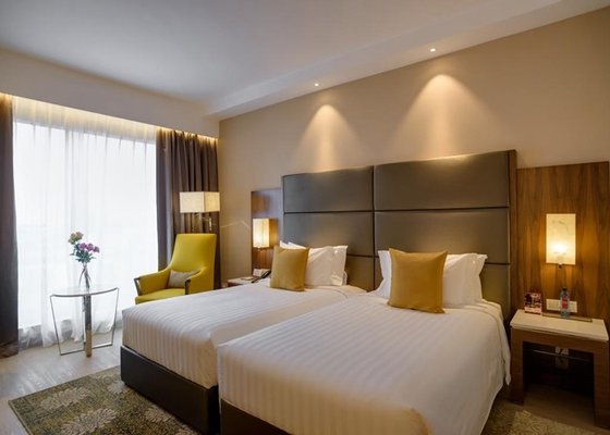 Oak Wood Veneer Hotel Bedroom Furniture With MDF Plywood Hotel Furniture