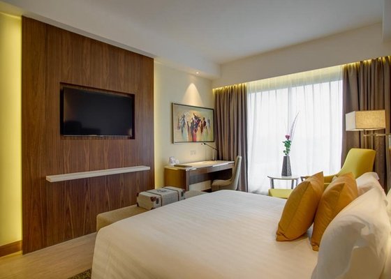 Oak Wood Veneer Hotel Bedroom Furniture With MDF Plywood Hotel Furniture