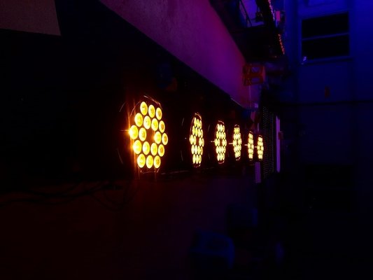 High Brightness Led Bulb 18 x 18w 6 In 1 RGBWAV 12w 15W Led Par Light Indoor Dmx Par Cans supplier