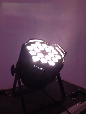 Pop Stage Lighting Par 64 18 X 15w 5 In 1 Led Par Light Indoor Dmx Par Cans Party Light supplier