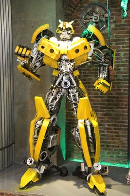 Customized Special Effect Equipment Smart Bumblebee Robot Characters for Performance supplier