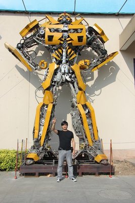 Customized Special Effect Equipment Smart Bumblebee Robot Characters for Performance supplier