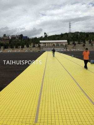 Children Safety Playground HIC Rubber Shock Pad No Absorbing Water Yellow Customized Thickness of various purpose