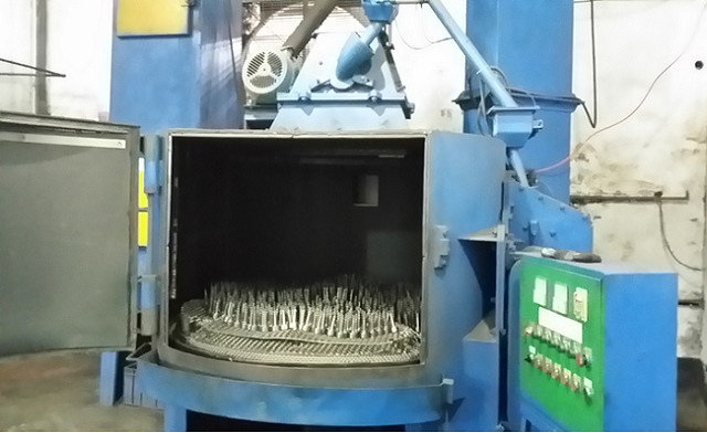 Single Side Cleaning Rotary Table Shot Blasting Machine For Small Hardware ZT1600