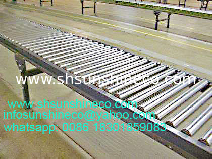 Roller conveyor for transporting fruits and vegetables and heavy goods like drum tomato paste