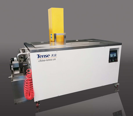 Industrial ultrasonic cleaning equipment with agitation , lifting platform,cleaning fast