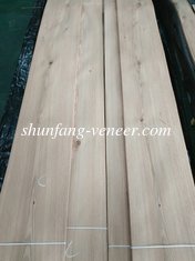 China Knotty Oak Veneer Rustic Oak Wood Veneers for Veneer Furniture Veneer Doors Veneer Panels supplier