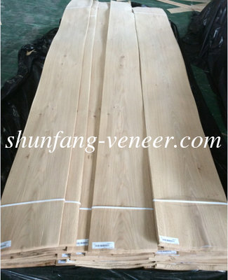 Rustic Knotty Oak Wood Veneer Knotty Oak Natural Veneers for Furniture Door and Panel Industry supplier