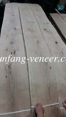 Rustic Knotty Oak Wood Veneer Knotty Oak Natural Veneers for Furniture Door and Panel Industry supplier