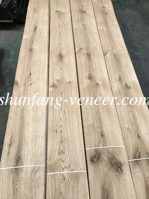 Rustic Style Knotty Oak Natural Wood Veneer for Furniture Door Plywood from www.shunfang-veneer-com.ecer.com supplier