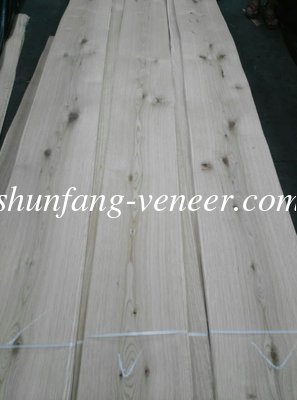 Rustic Style Knotty Oak Natural Wood Veneer for Furniture Door Plywood from www.shunfang-veneer-com.ecer.com supplier