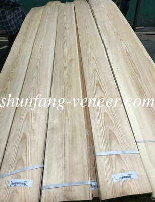 Pine Veneer Crown Cut Pine Natural Veneers Pine Decorative Veneers for Furniture Door and Plywood Industry supplier