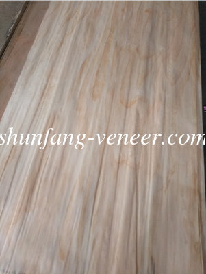 Rotary Peeled New Zealand Pine Wood Veneer Radiata Pine Rotary Cut Veneer 4' x 8' supplier