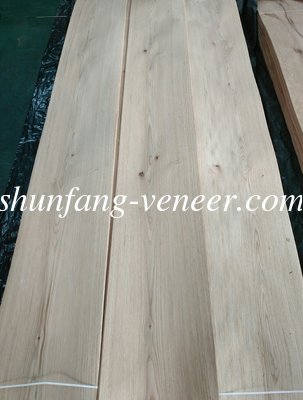 Knotty Oak Veneer Rustic Oak Wood Veneers for Veneer Furniture Veneer Doors Veneer Panels supplier