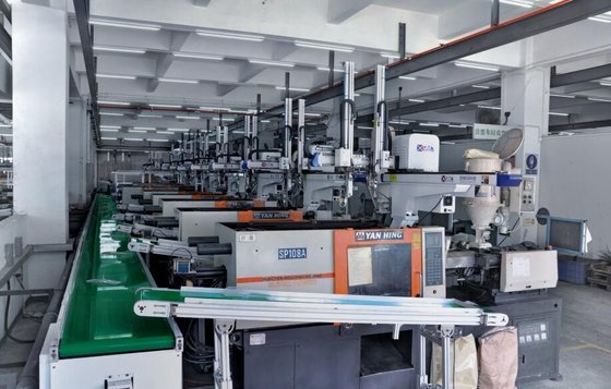 industrial robot arm for plastic injection molding machine take-out  sprue picker take and place  in mold label