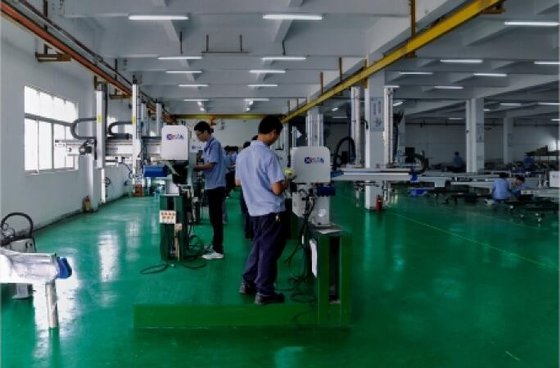 Pick and place robot arm for injection molding machine sprue picker sprue cutting sprue gripper runner throw
