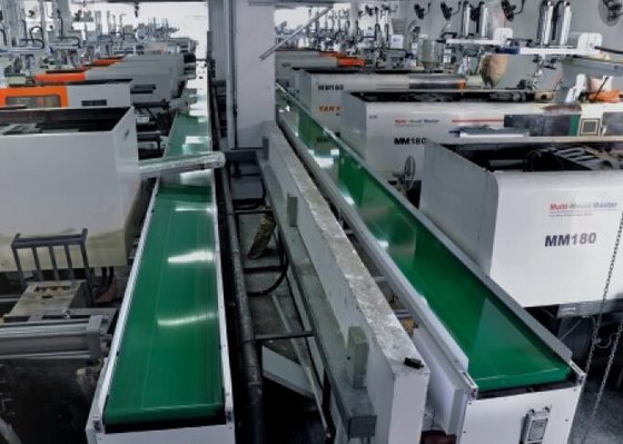 industrial belt conveyor with heat-resistant PVC