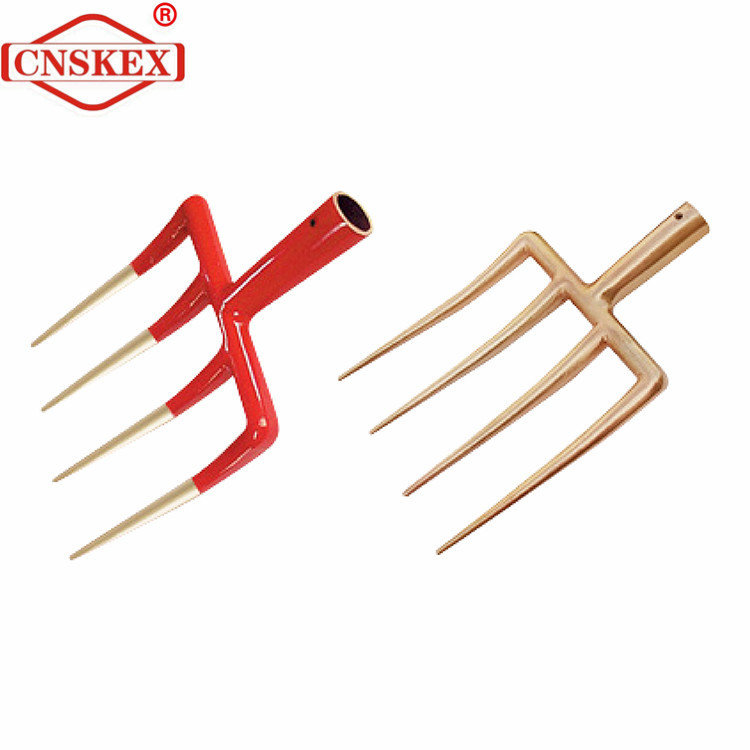 Manufacturer direct sales spark - free four - tooth hand tools long handle Aluminum bronze