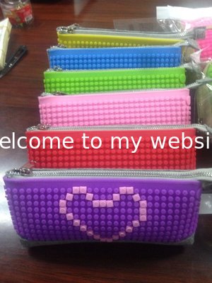 Free sample China factory panel pixel silicone pencil case