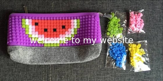 Free sample China factory panel pixel silicone pencil case