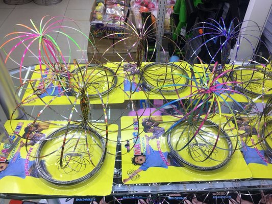 Magic ring，Decompression magic bracelet.，hoop toys supplier