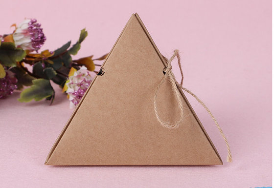 Paper triangle packaging box, creative personalized gift packaging tray, factory direct sales supplier