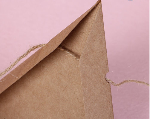 Paper triangle packaging box, creative personalized gift packaging tray, factory direct sales supplier