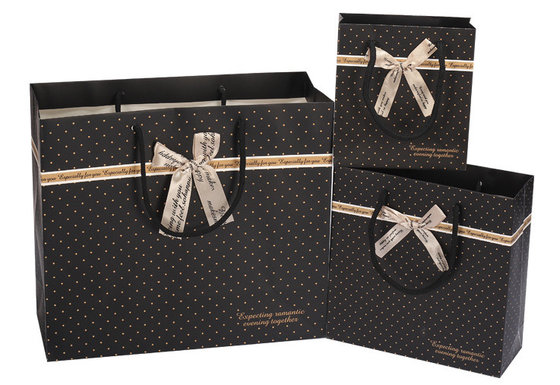 Chinese Factory Sales Korean Black Spotted Gift Bags Paper Bags Handbags Bags Gift Bags supplier