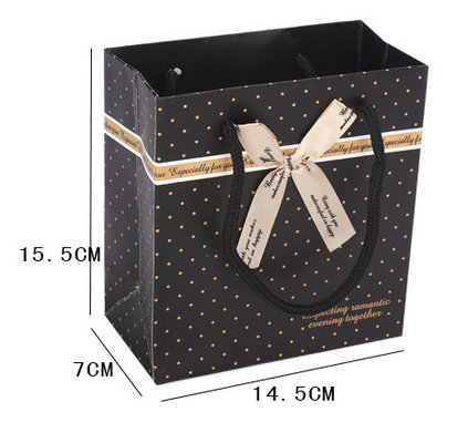 Chinese Factory Sales Korean Black Spotted Gift Bags Paper Bags Handbags Bags Gift Bags supplier
