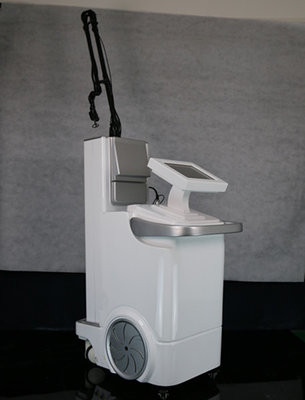 10.6µm Fractional Co2 Laser Machine For Skin Rejuvenation  / Wrinkle Removal / Acne Treatment supplier