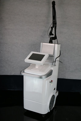 Fractional Co2 Laser Machine For Skin Resurfacing / Freckle Reduction / Removing Scars supplier